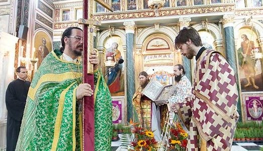 Πανηγυρικός πολυαρχιερατικός Εσπερινός της Αγίας Τριάδος στον Ι.Ν ...